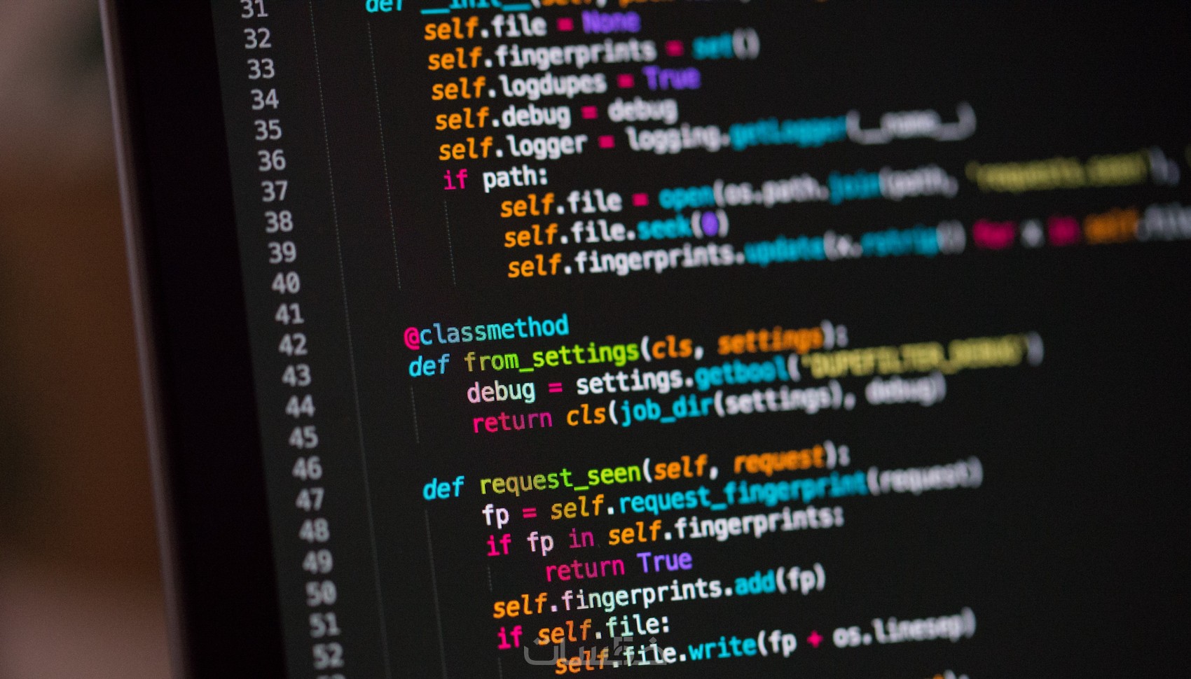 اصلاح خطأ برمجي واحد أو تعديل (++c) java python - خمسات